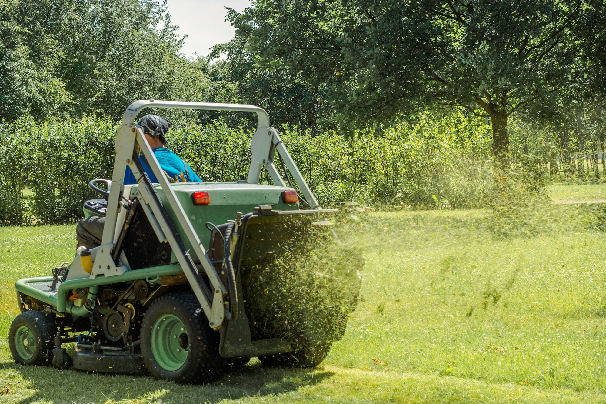 2026 Professional Lawn Maintenance Calendar - LawnGuru Blog